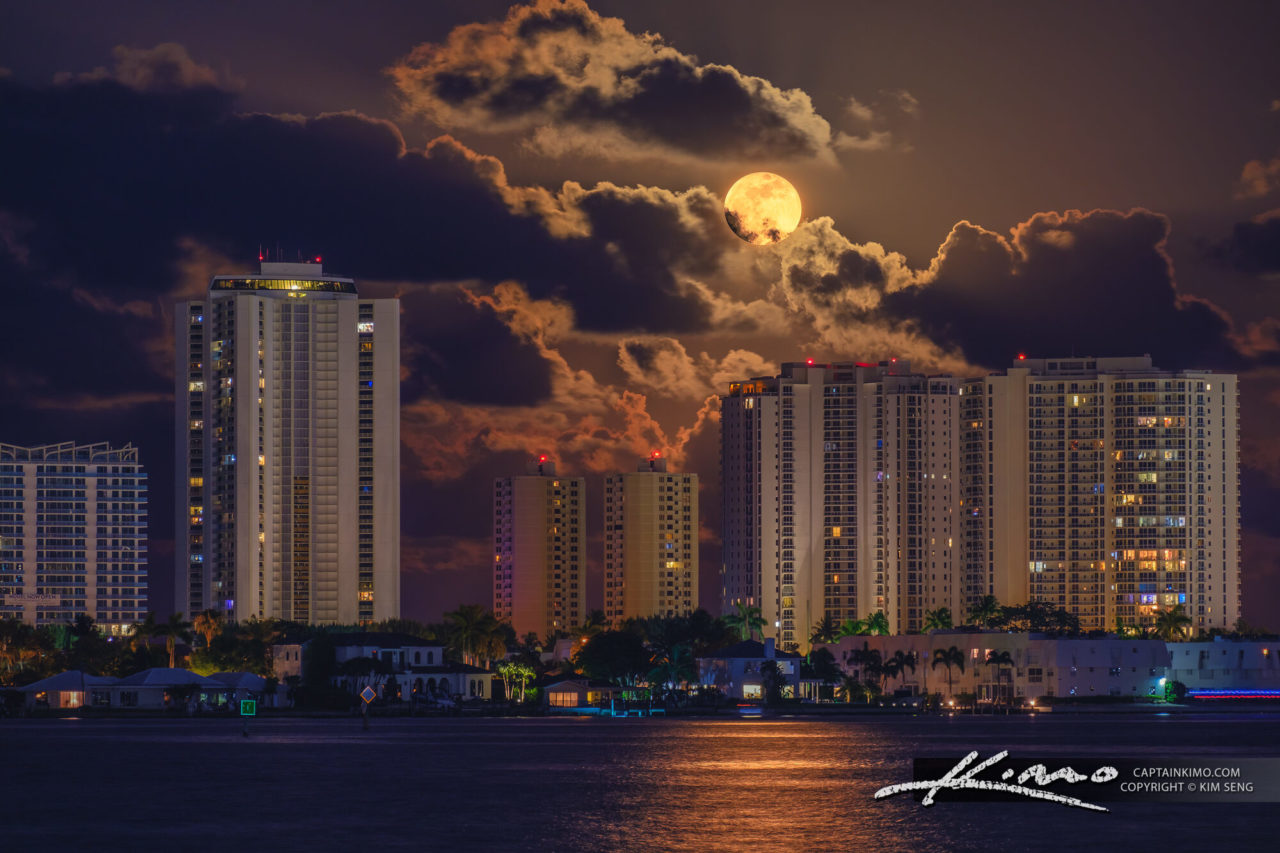 Full Moon Rise from Singer Island Florida Over the Condos | HDR ...
